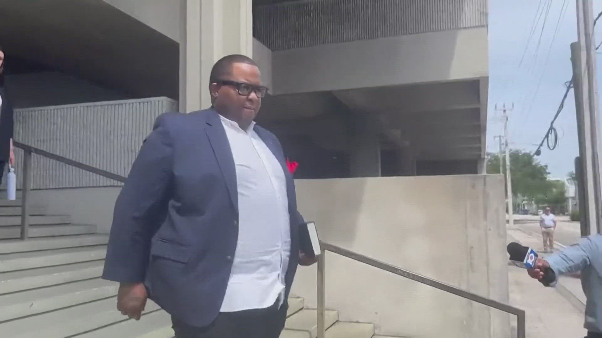 Sean Kingston Trial: Jeweler Says Singer Promised Red Carpet Access ...